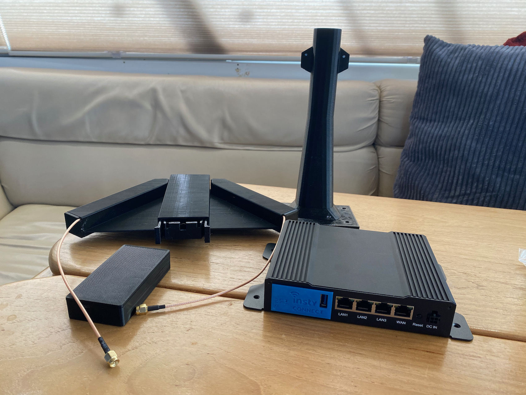 Insty Connect Explorer: Roof Mounted Cat-12 Modem & Antennas with ...
