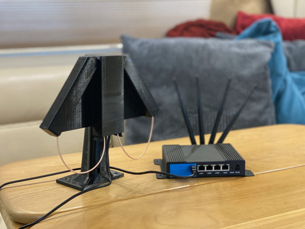Insty Connect Explorer 4G12: Roof Mounted Cat-12 Modem & Antennas with ...